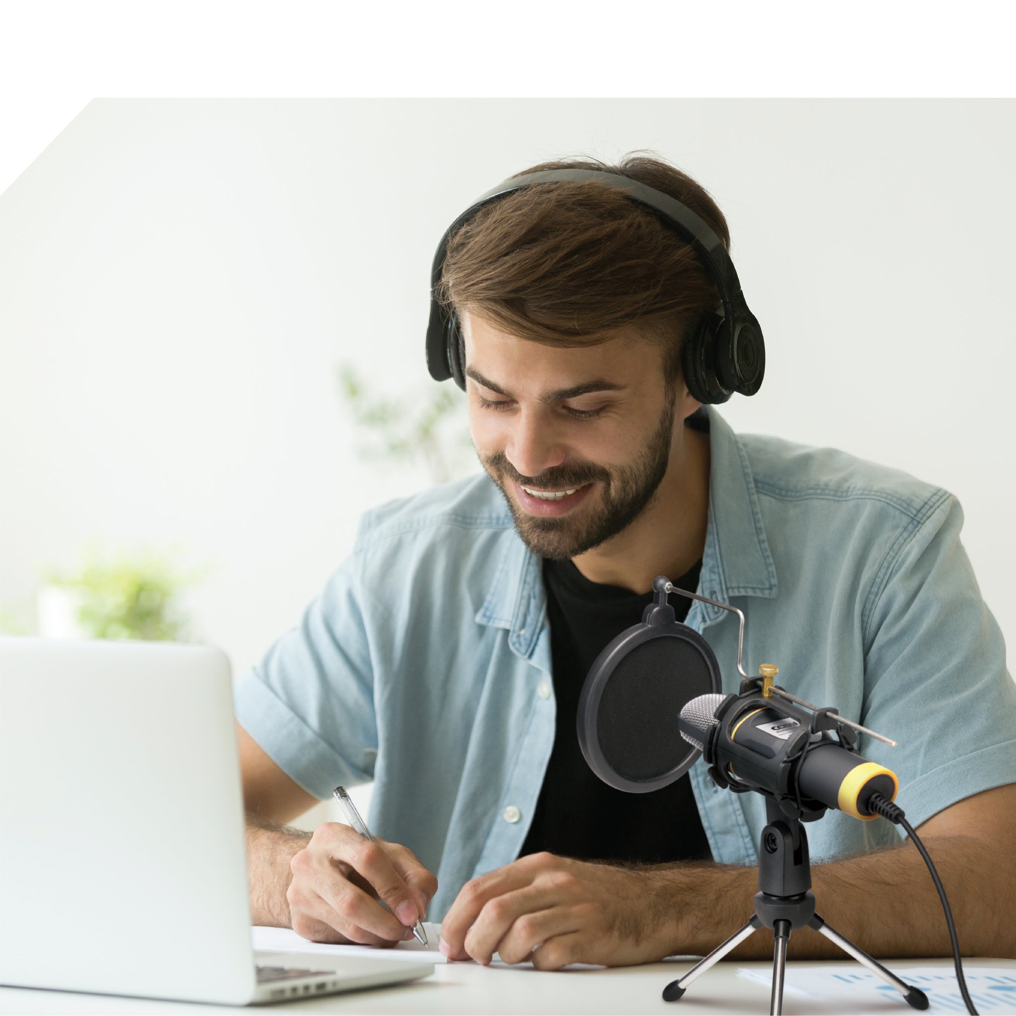 Podcaster Pro Studio Kit Condenser Mic, Shock Mount, Acoustic Pop Filt ...